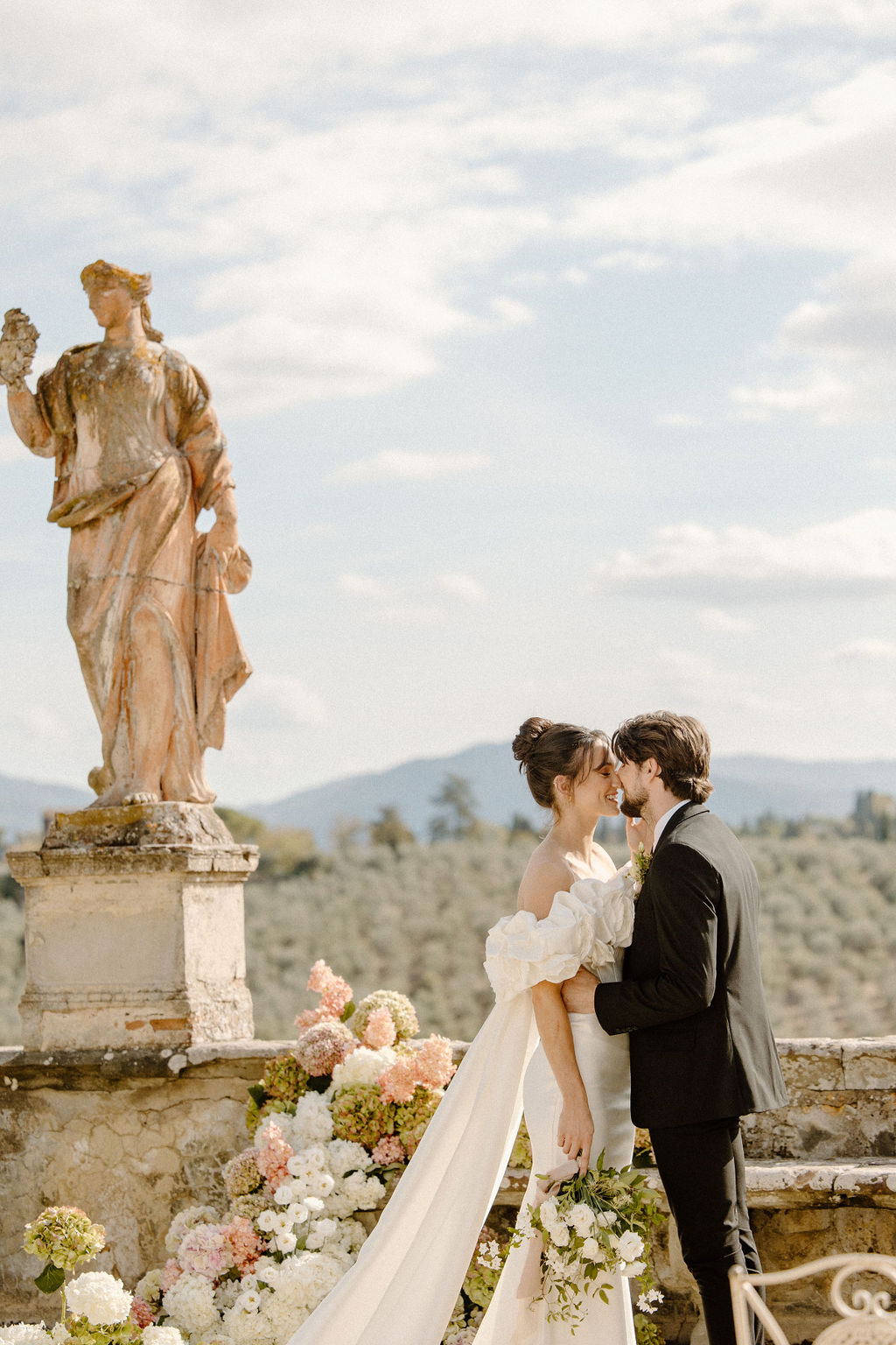 Tuscany Destination Wedding Photography: A Luxuriously Curated Wedding ...