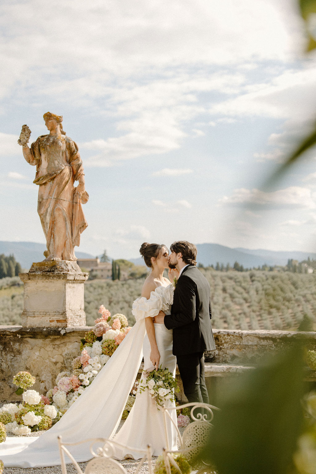 Tuscany Destination Wedding Photography: A Luxuriously Curated Wedding ...